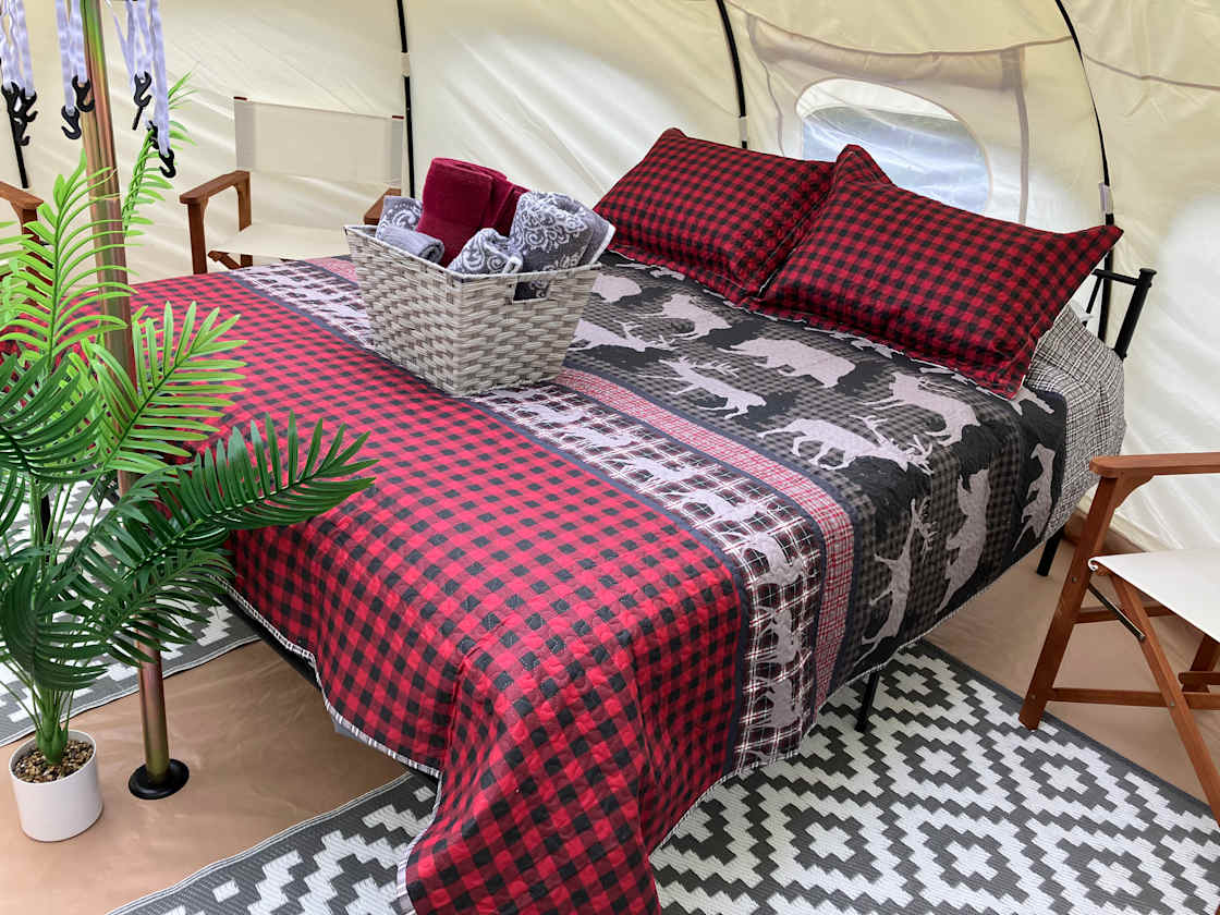 Boomtown Rustic Camp - Hipcamp in Freeman Township, Maine