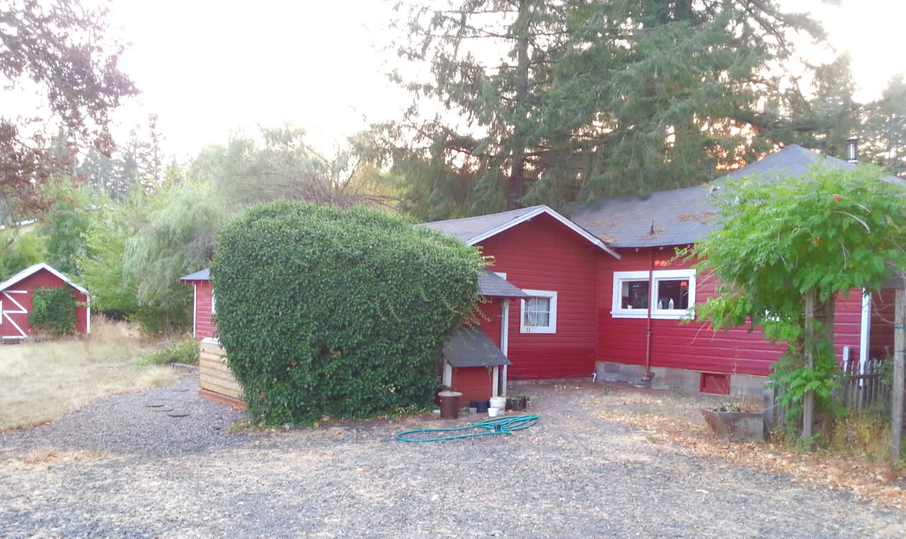 Rainbow Bus - Mohawk River Vall - Hipcamp in Springfield, Oregon