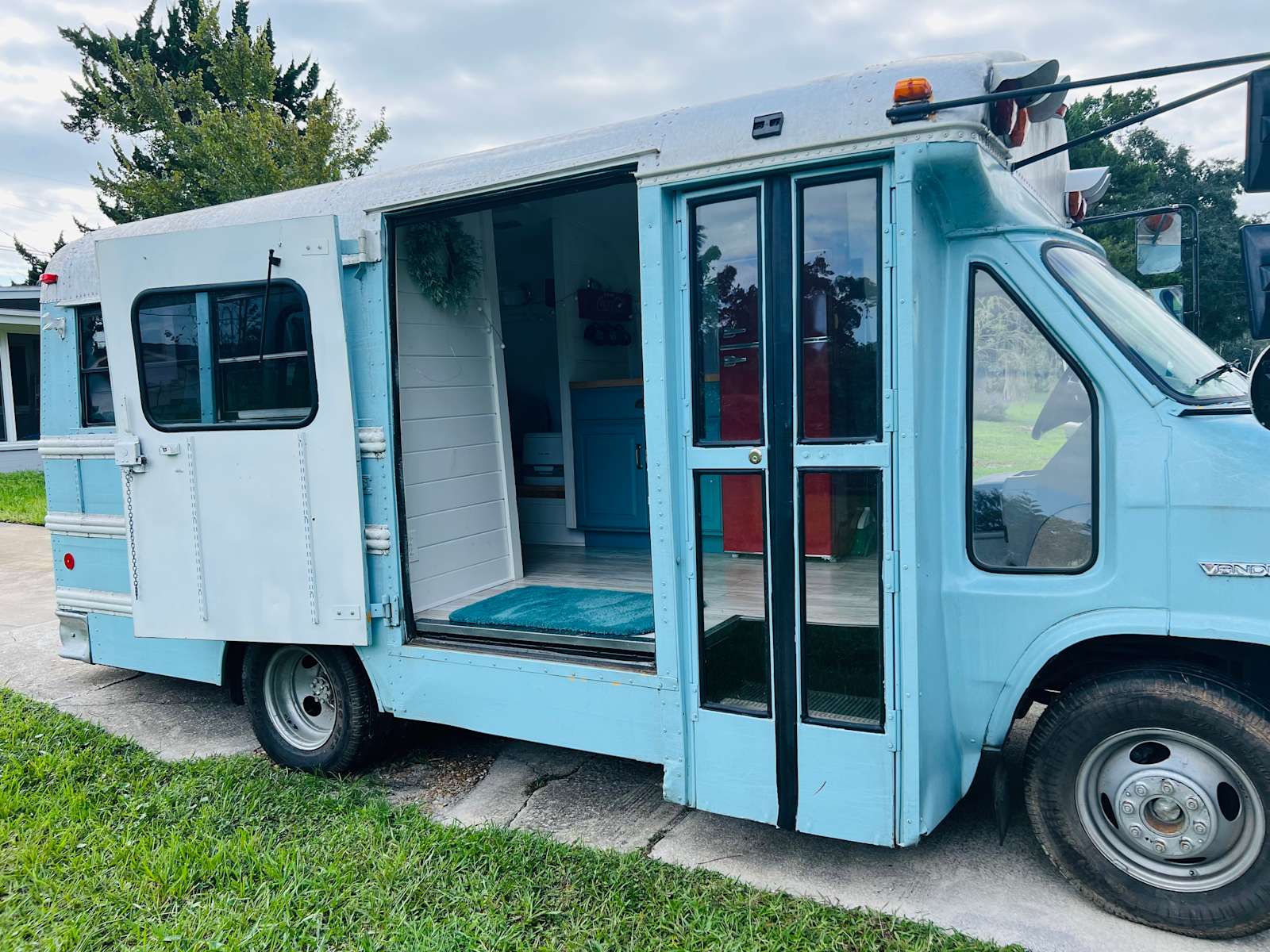 My blue Bus - Hipcamp in Mount Dora, Florida