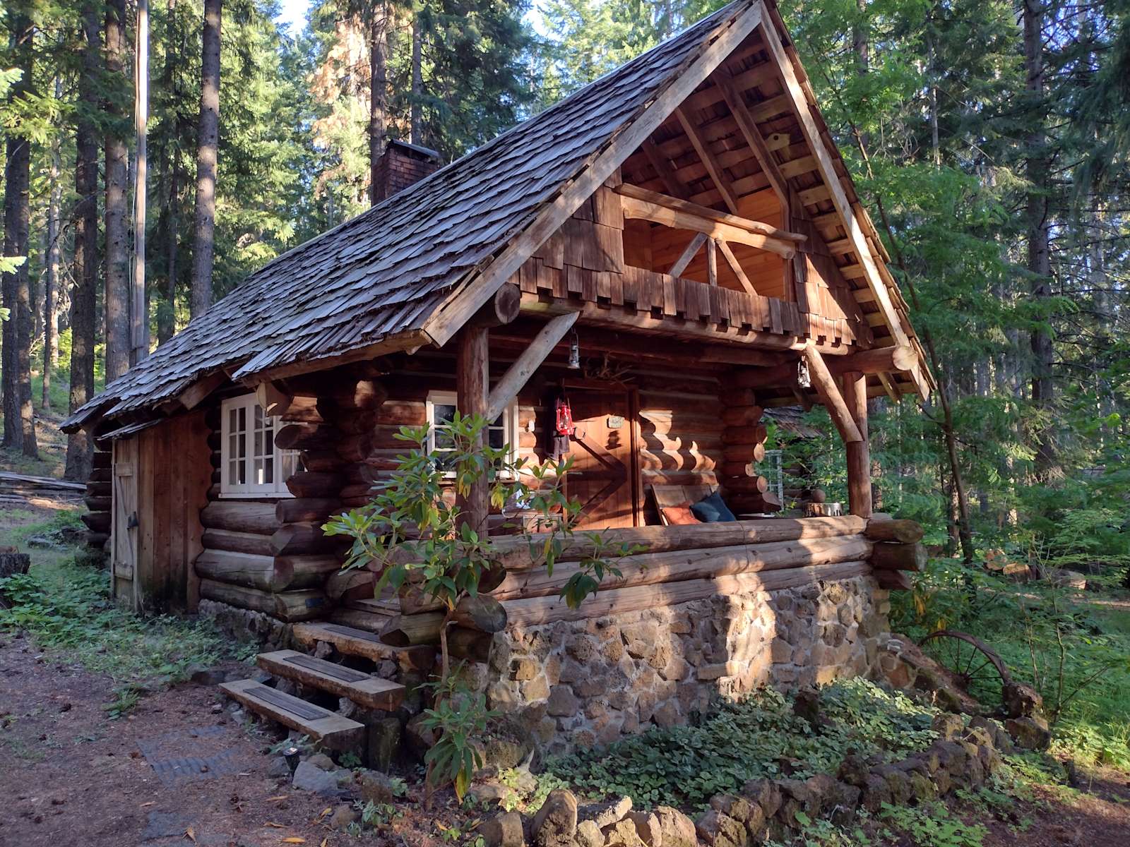 Suzy’s Magic Lil Log Cabin 🏻 - Hipcamp in Trout Lake, Washington